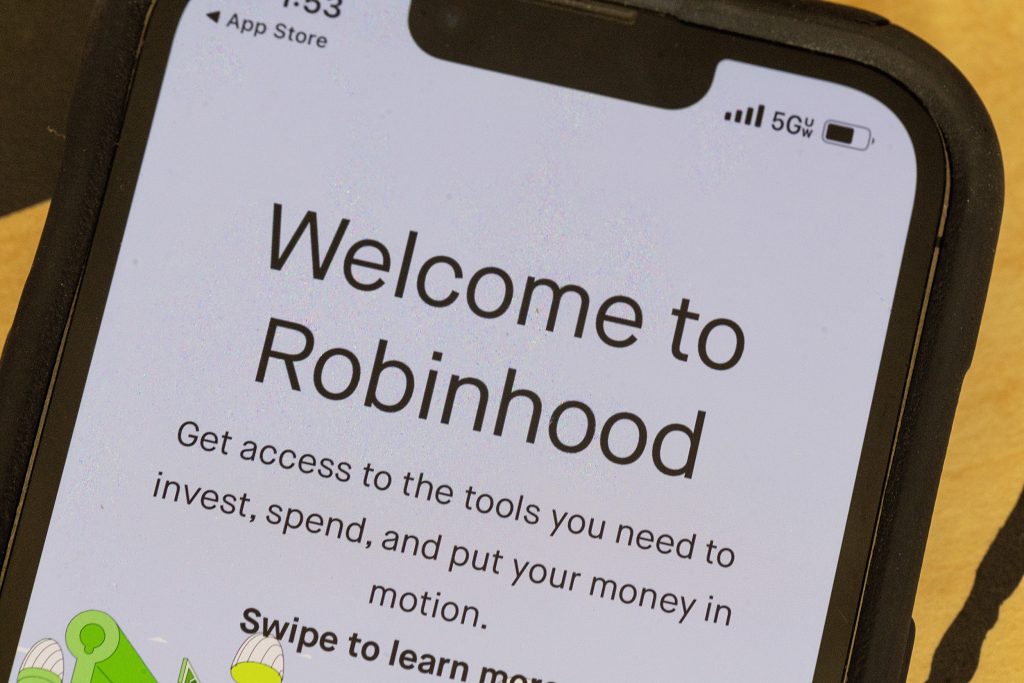 Robinhood Brings Ethereum, Solana Staking to U.S. Investors with $1 ...