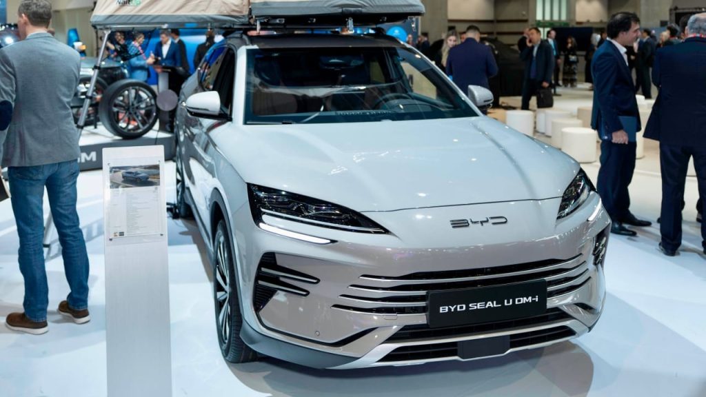 BYD Feels the Heat: Shares Crash as Q2 Earnings Fall 30% - Forex News by FX Leaders