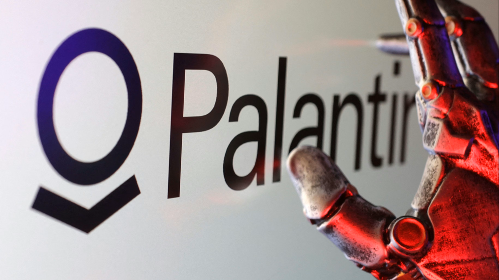 PLTR Stock Tests the Last Support as Legal Risks Grow, Defense Momentum ...